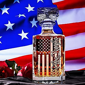 YJGS Whiskey Decanter Engraved We The People American Flag Decanter Set with 2 Glasses for Liquor Scotch Bourbon or Wine, Father's Day Patriotic Gift