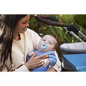 Tommee Tippee Ultra-Light Silicone Pacifier, Symmetrical One-Piece Design, BPA-Free Silicone Binkies, 0-6m, 4-Count