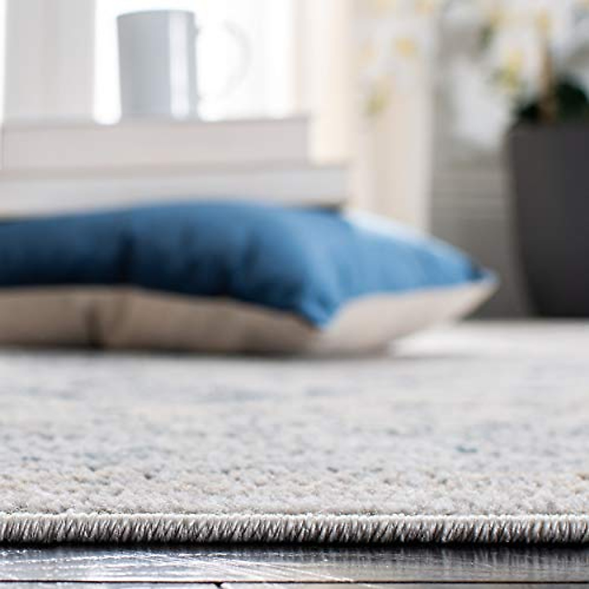 SAFAVIEH Oregon Collection 8' x 10' Light Blue/Ivory ORE877M Oriental Distressed Non-Shedding Living Room Bedroom Dining Home Office Area Rug