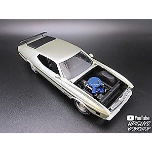 AMT 1971 Ford Mustang Mach I 1:25 Scale Model Kit