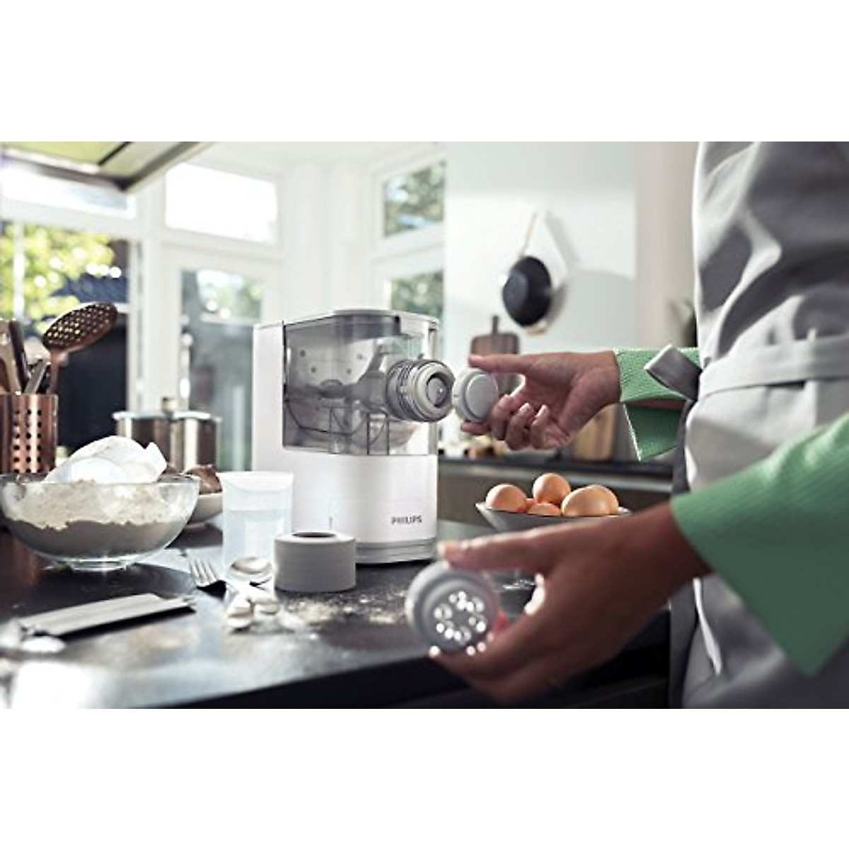 Philips Compact Pasta and Noodle Maker with 3 Interchangeable Pasta Shape Plates - White - HR2370/05