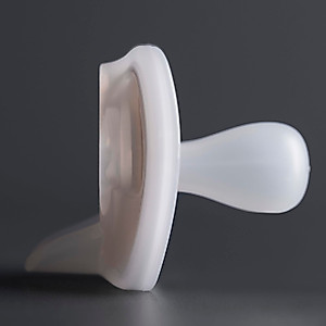 Tommee Tippee Ultra-Light Silicone Pacifier, Symmetrical One-Piece Design, BPA-Free Silicone Binkies, 18-36m, 4-Count