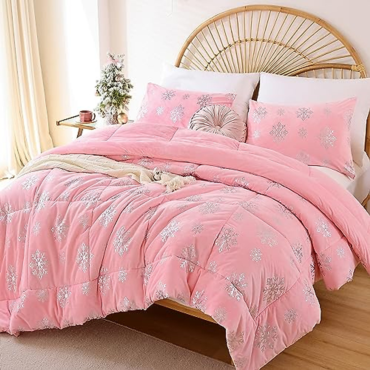 Smoofy Metallic Snowflake Pink Velvet Christmas Comforter Set, Christmas Bedding Set Blush Gold Printed Pattern Luxury Twin Size 2Pcs (1 Comforter, ONLY 1 Pillowcase)