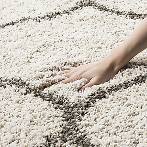 SAFAVIEH Hudson Shag Collection Area Rug - 5'3" x 7'6", Ivory & Grey, Moroccan Trellis Design, Non-Shedding & Easy Care, 2-inch Thick Ideal for High Traffic Areas in Living Room, Bedroom (SGH280A)