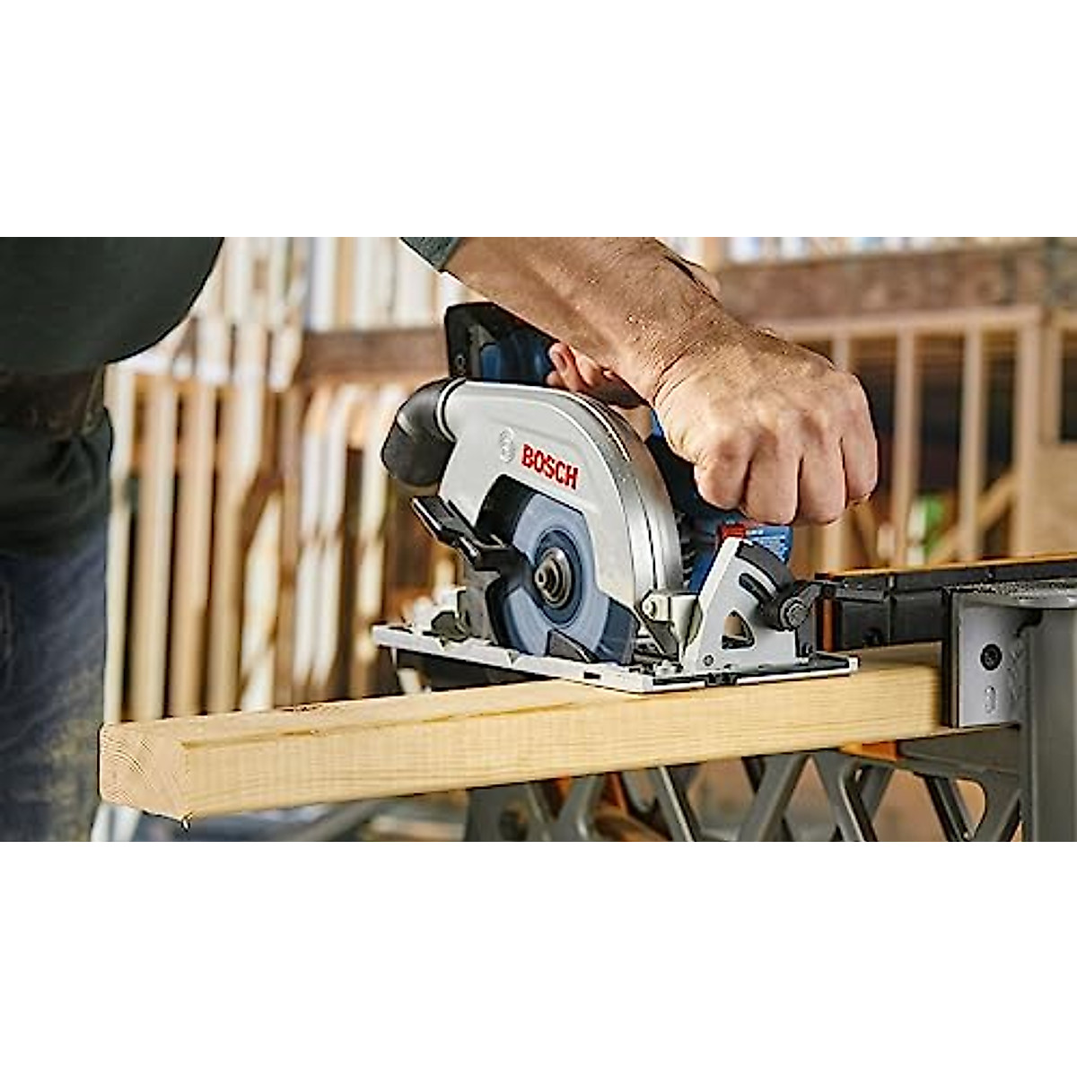 BOSCH GKS18V-22B25 18V Brushless Blade-Right 6-1/2 In. Circular Saw Kit with (2) CORE18V 4 Ah Advanced Power Batteries