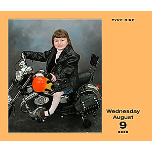 Awkward Family Photos 2023 Day-to-Day Calendar