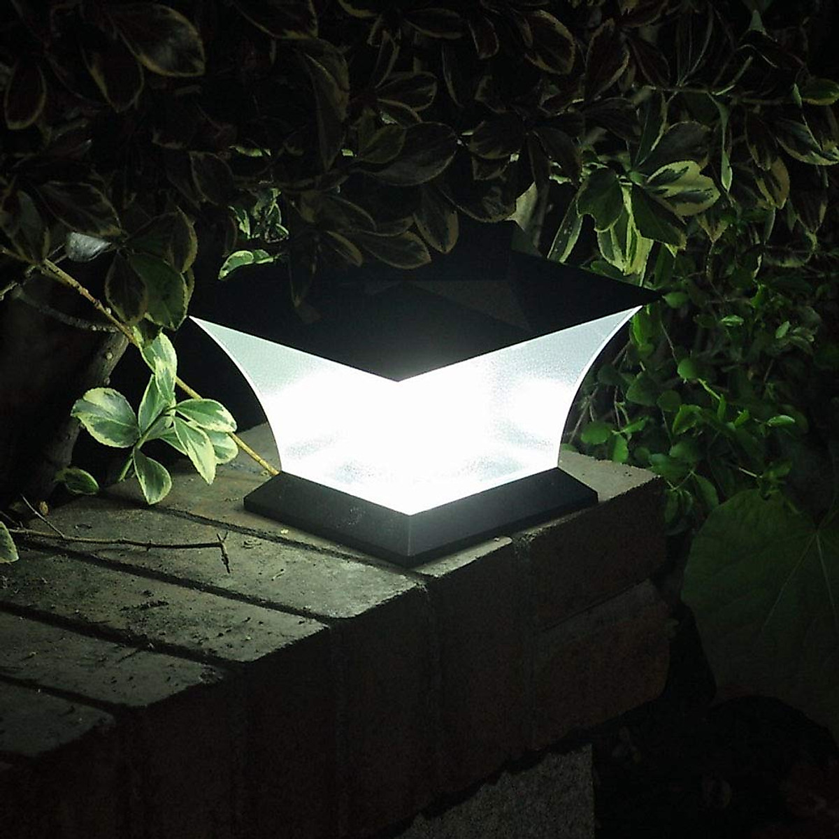 LED Solar Outdoor Light Waterproof Decorative Outside Solar Wall Lamp 18LEDs Gate Pillar Stigma Light for Home Garden Column Cage Path Landscape Street Patio Backyard Villa (White, 2 Pieces)