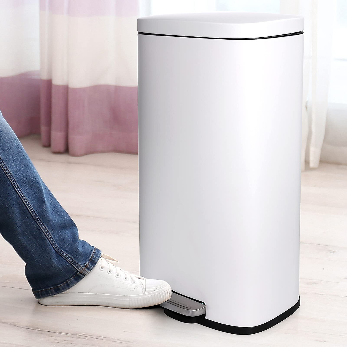 Arlopu 8 Gallon Step Trash Can, Stainless Steel Garbage Bin, Soft-Close Rubbish Bin with Removable Plastic Inner Bucket, Fingerprint-Proof, Lid Dustbin, Suit for Kitchen Home (White, 30L)