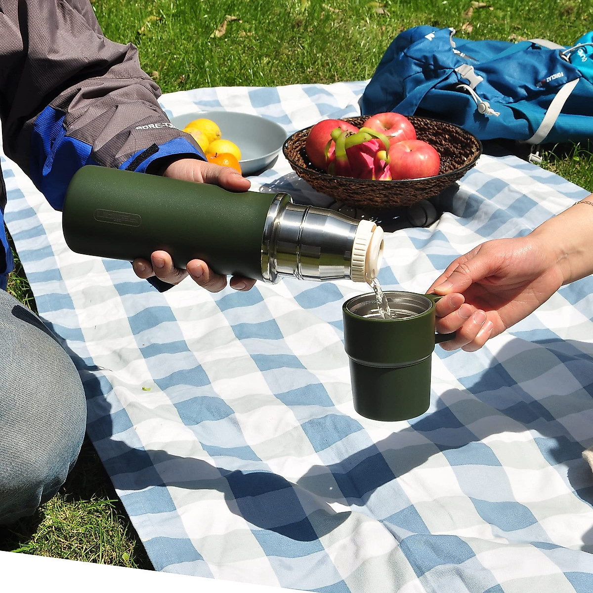 FEIJIAN Coffee Thermos with Cup,21 OZ Stainless Steel Water Bottle, Vacuum Insulated Water Bottle, Thermos for Hot Drinks/Cold Drinks, Leakproof Build-in Lid Cup Integrated Handle, Army Green