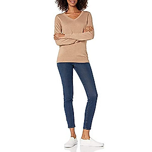 Amazon Essentials Women's Classic-Fit Lightweight Long-Sleeve V-Neck Sweater (Available in Plus Size), Camel Heather, Medium