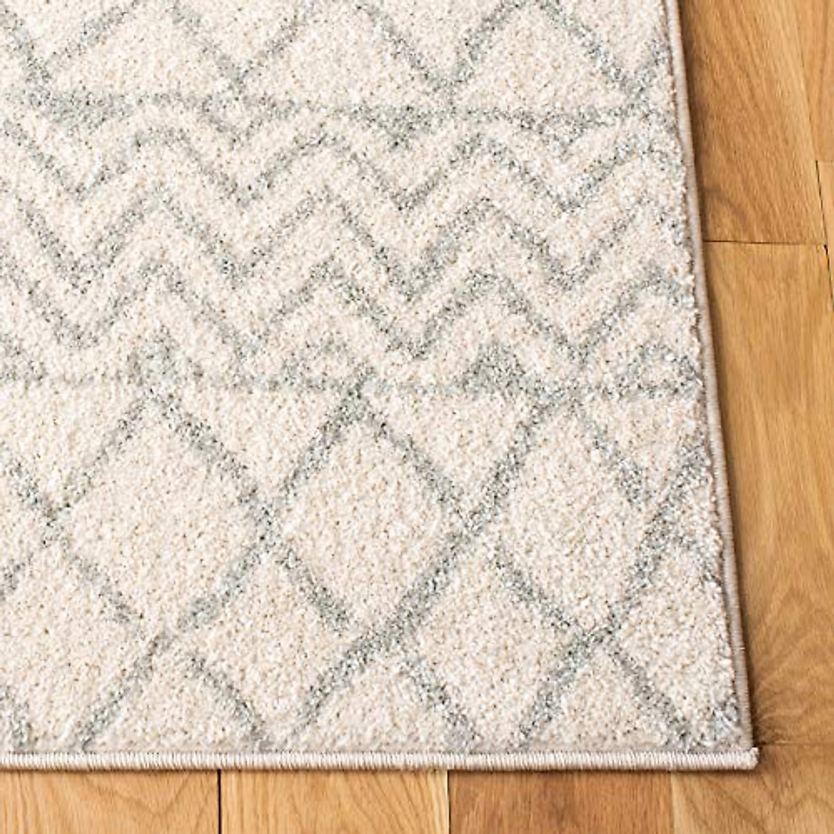 SAFAVIEH Tulum Collection 6' x 9' Ivory / Light Grey TUL270D Moroccan Boho Distressed Non-Shedding Living Room Bedroom Dining Home Office Area Rug