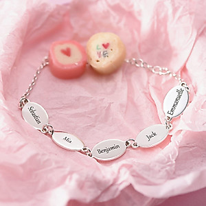 MyNameNecklace Personalized Oval Mom Bracelet with Names-Custom Multiple Charm Jewelry- Christmas Gift for Mom Wife 7.5 inches