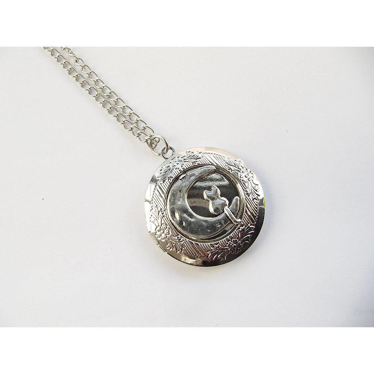 Cat and Moon Locket Necklace - Moon Cat Charm - Cat Locket- Cat Lovers Gift - Moon Locket - Cat Sitting on The Moon - Cute Jewellery