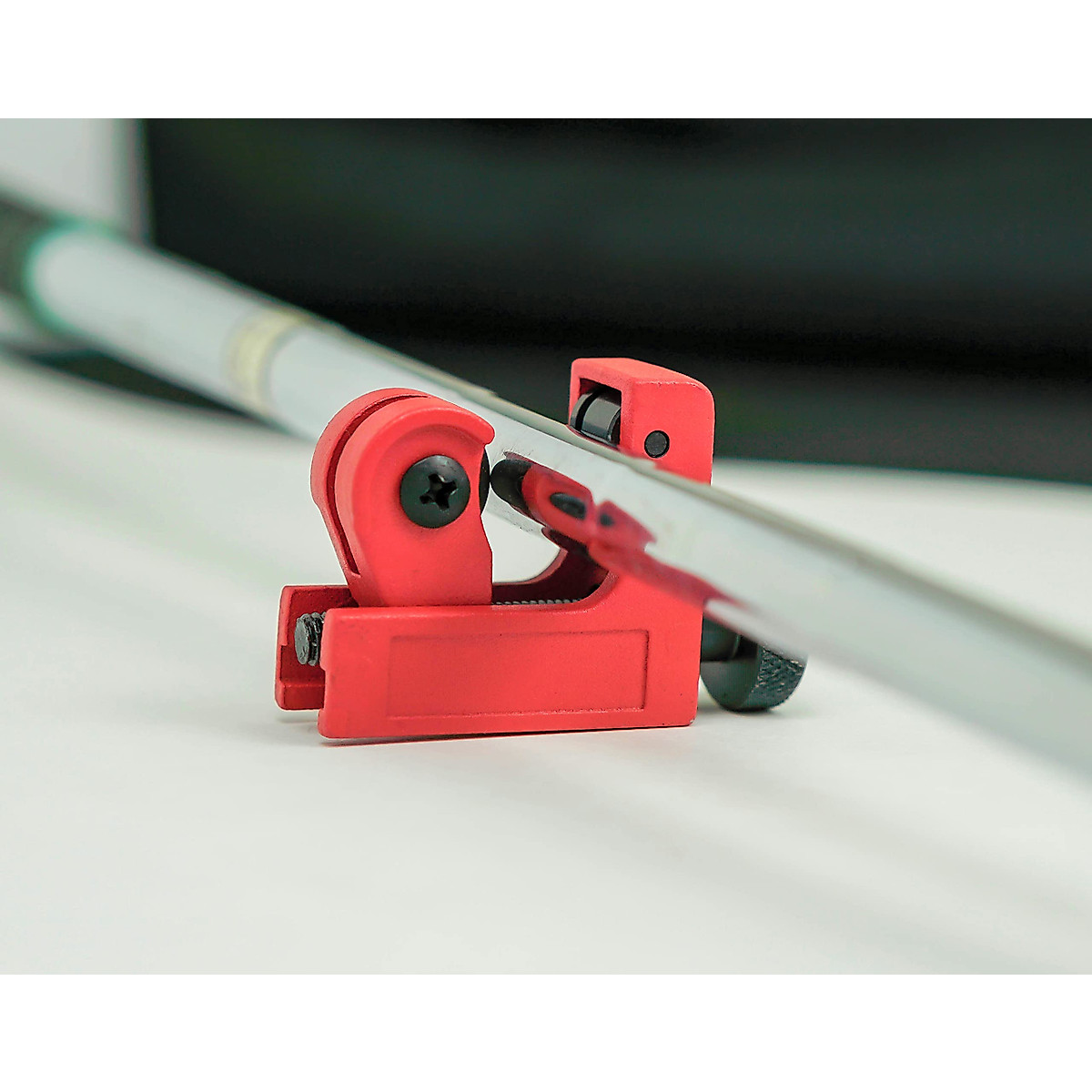 The Golfer's Workshop Golf Club Shaft Cutter, Use for Steel or Graphite Shaft, DIY Custom Fitted Golf Clubs