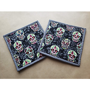 Sugar Skull Themed Potholders Set of 2 Pair Día de Muertos Kitchen Linens Day of the Dead Home Decor Quilted Hot Pads Insulated Trivets Black Grey Halloween Gifts Under 20 Handmade Pot Holders