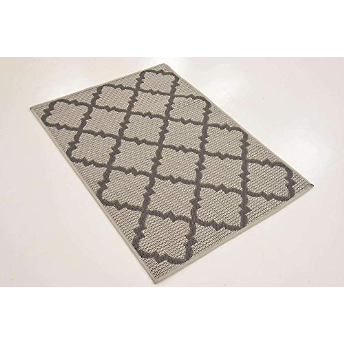 Unique Loom Outdoor Trellis Collection Geometric Moroccan Lattice Transitional Indoor and Outdoor Flatweave Gray/Silver Area Rug (2' 2 x 3' 0)