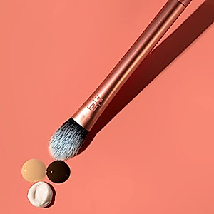Real Techniques Brightening Concealer Makeup Brush, Viral Kitten Paw Brush Conceals Under Eyes, & Imperfections, Cover Dark Circles, For Brightener & Concealer, RT 242 Brush, Cruelty-Free, 1 Count
