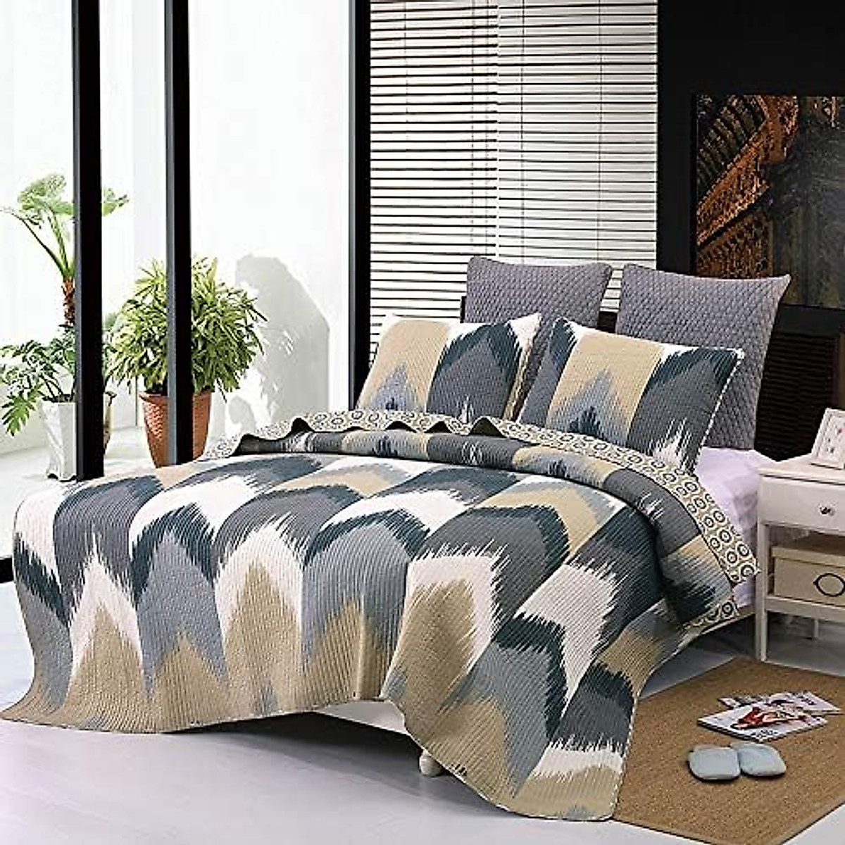 YAYIDAY Bedspread Quilt Set Queen Size - Peach Skin Fabric - Breathable Coverlet with Pillow Shams, Geometry Pattern Modern Grey Beige Black Chevron