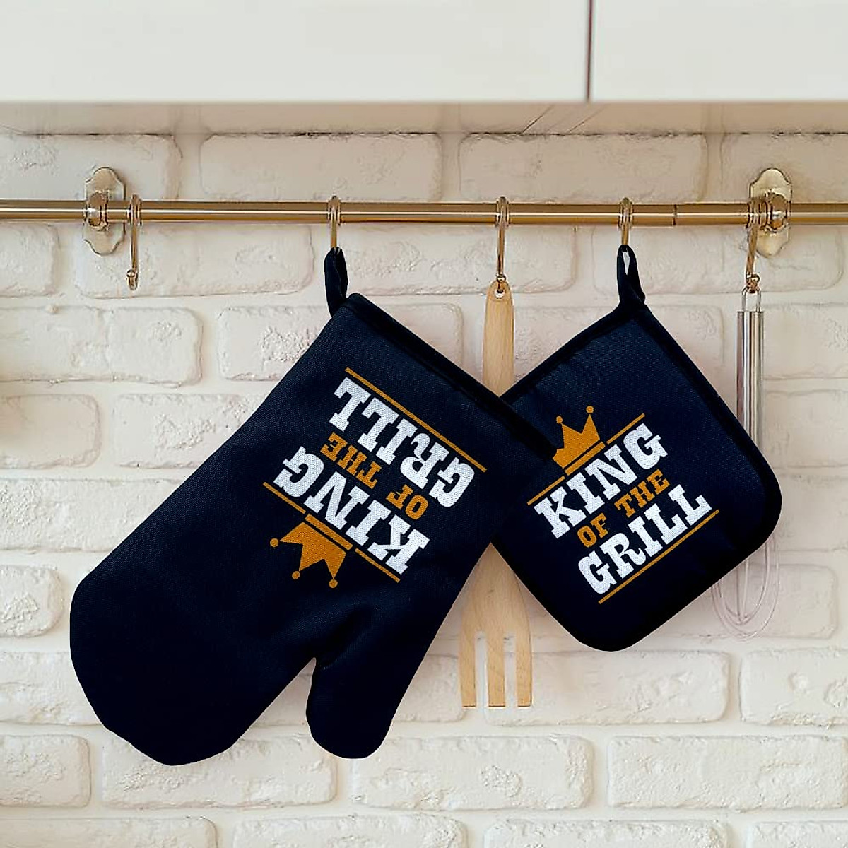King of The Grill,Oven Mitts and Pot Holders Sets of 2，Funny Oven Mitt，Silicone Non-Slip Oven Mitts,BBQ Lover Gift,Cute Housewarming Gift,Perfect for Kitchen,Cooking,Baking,Grilling