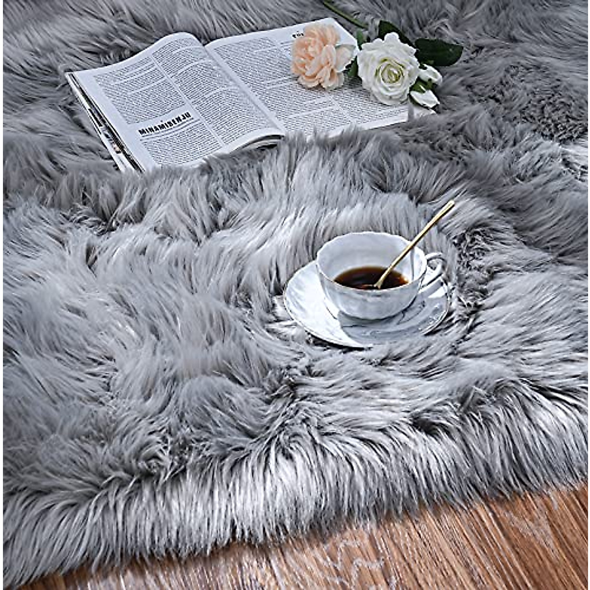 ISEAU Soft Faux Fur Fluffy Area Rug, Luxury Fuzzy Sheepskin Carpet Rugs for Bedroom Living Room, Shaggy Silky Plush Carpet Bedside Rug Floor Mat, 3ft x 5ft, Gray