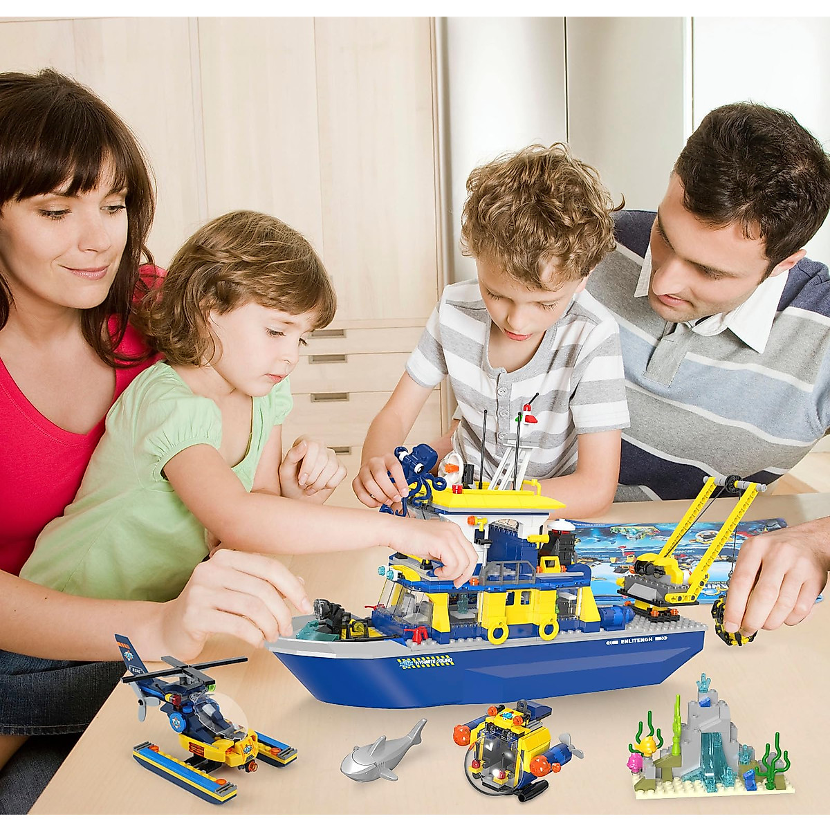 City Arctic Explorer Ship Building Toy Set,797pcs City Arctic Explorer Boat Building Kit with Coral Reef Scene,Octopus,Crab, Submarine and Helicopter,Ocean Building Toy for 6+ Years Old Boy Girl Gift