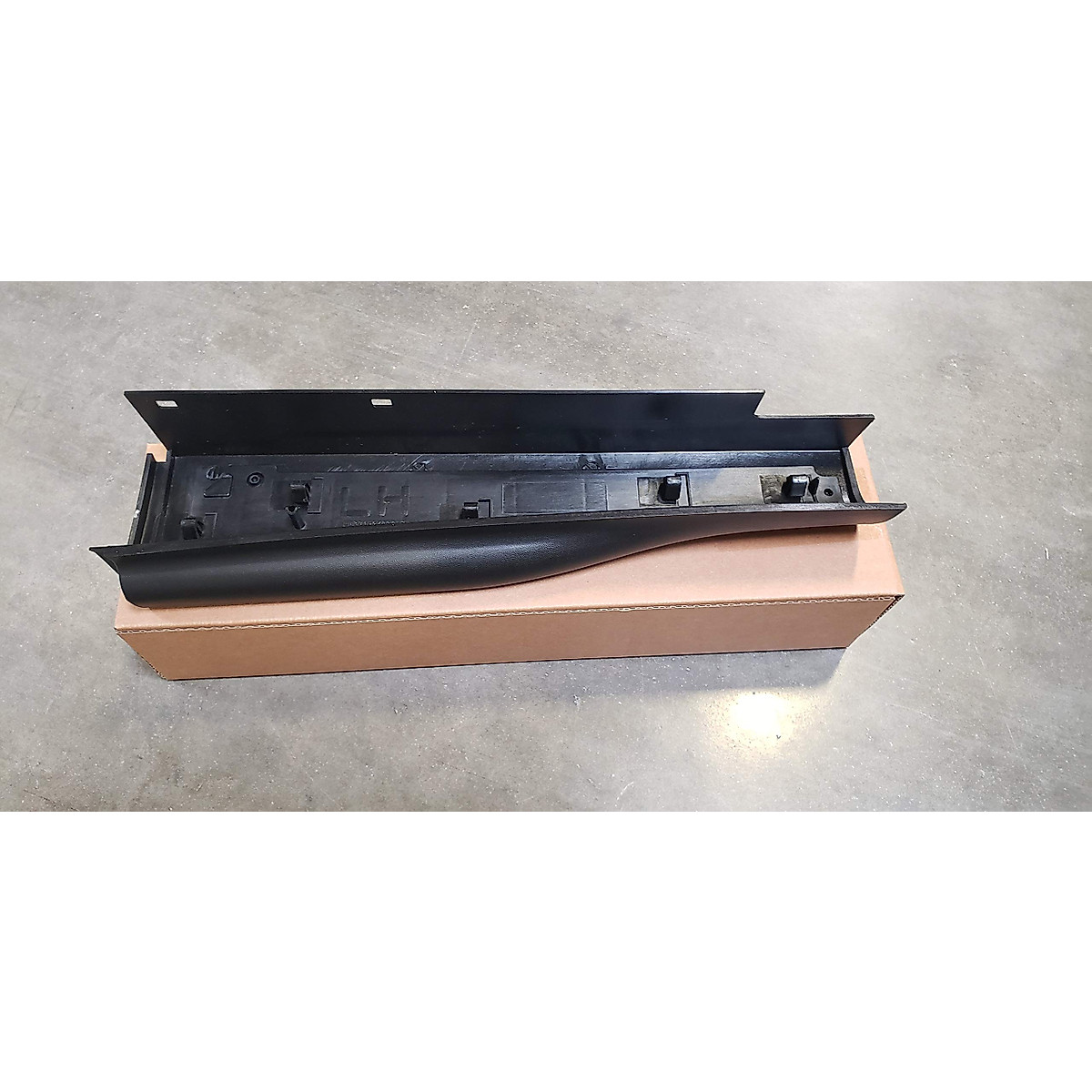 Roane Concepts Replacement Tailgate Cap Molding (FO1904118) for 2008-2016 Ford F250 F350 F450 F550 Super Duty Left Side Piece (with Integrated Step) Truck Spoiler Protector Cover OE Style