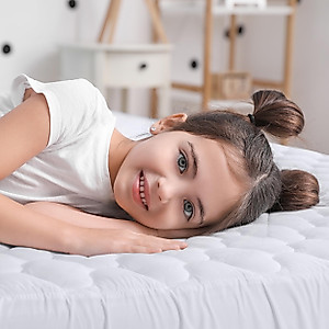 Utopia Bedding Quilted Fitted Waterproof Queen Mattress Protector, Mattress Pad Stretches up to 16 Inches Deep, Elastic Fitted Mattress Cover Mattress Topper (White)