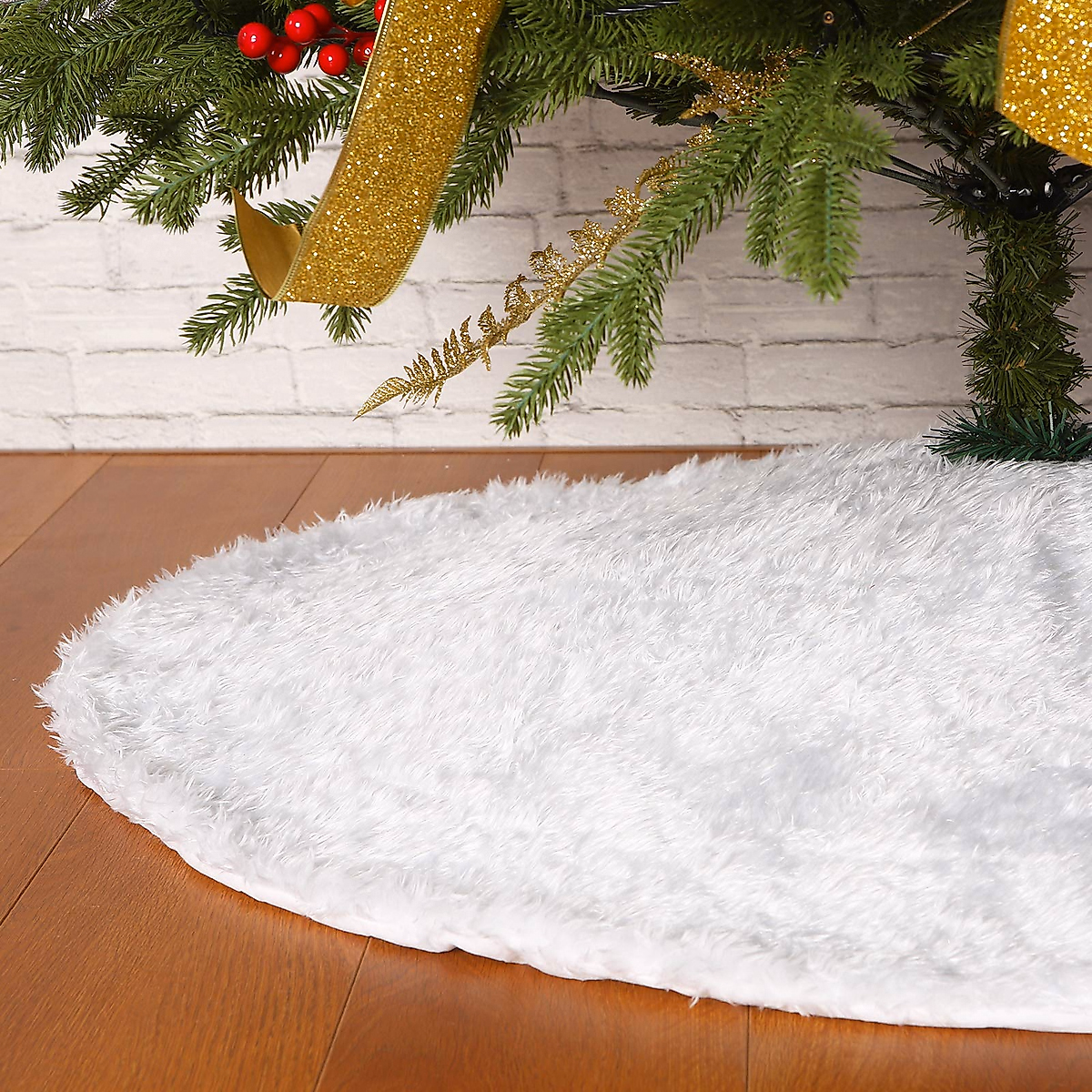 Sattiyrch Faux Fur Christmas Tree Skirt,White Xmas Decorations for 5ft Christmas Tree (White, 30in)