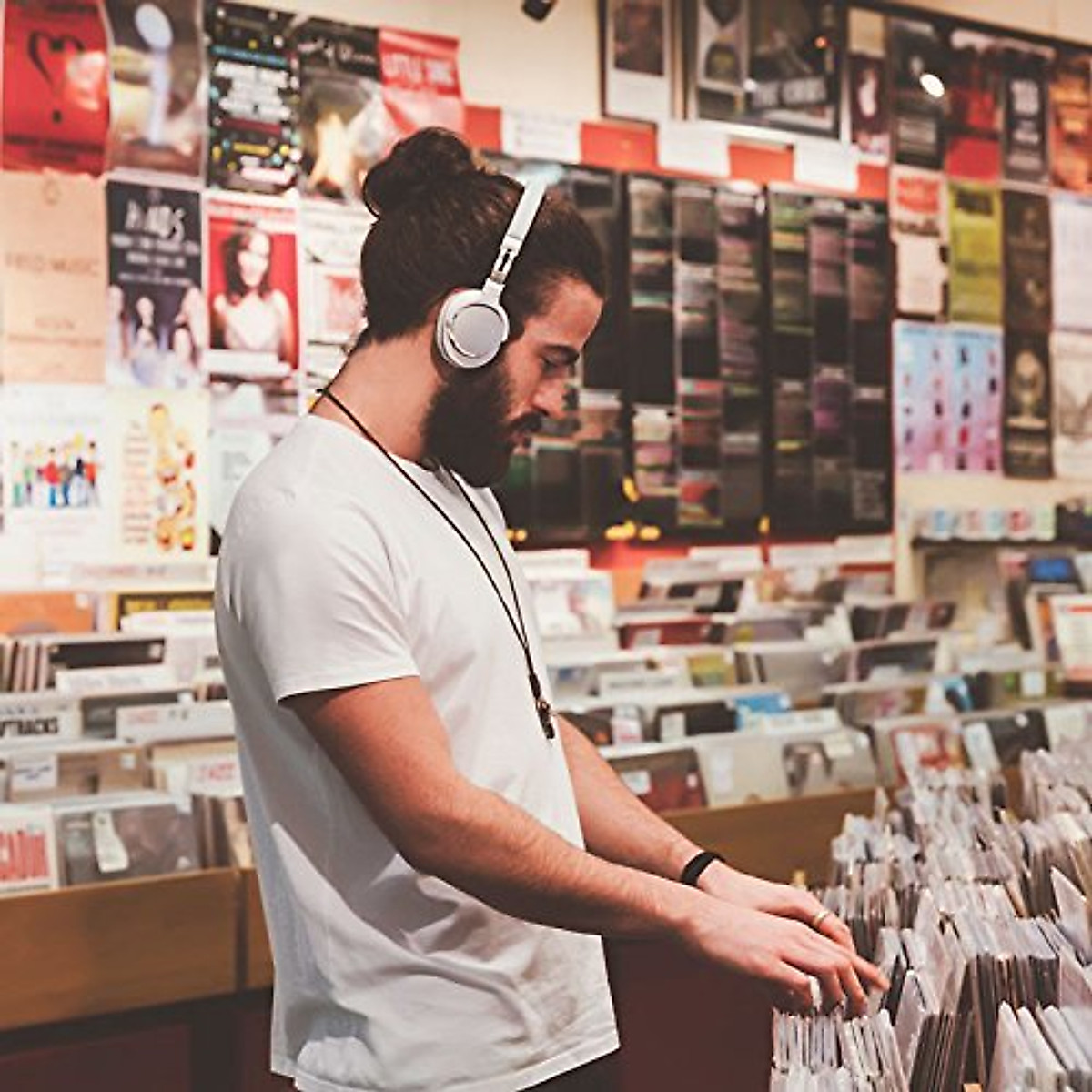 Audio-Technica ATH-SR5BTWH Bluetooth Wireless On-Ear High-Resolution Audio Headphones, White (Renewed)