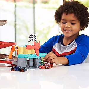 ​Disney and Pixar Cars Toys, Playset with 2 Vehicles, Radiator Springs Mountain Race ​​​