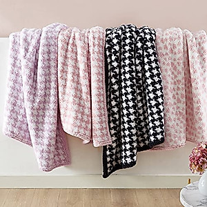 Betsey Johnson- Throw Blanket, Ultra Soft Plush Sherpa Home Décor, Reversible All Season Bedding (Houndstooth Pink, 50 x 60)