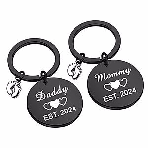 BNQL Daddy and Mommy Est 2024 Keychain Set New Parent Gifts Pregnancy Announcement Gifts for Mom First Time Parents Gifts (daddy mommy 2024 black)