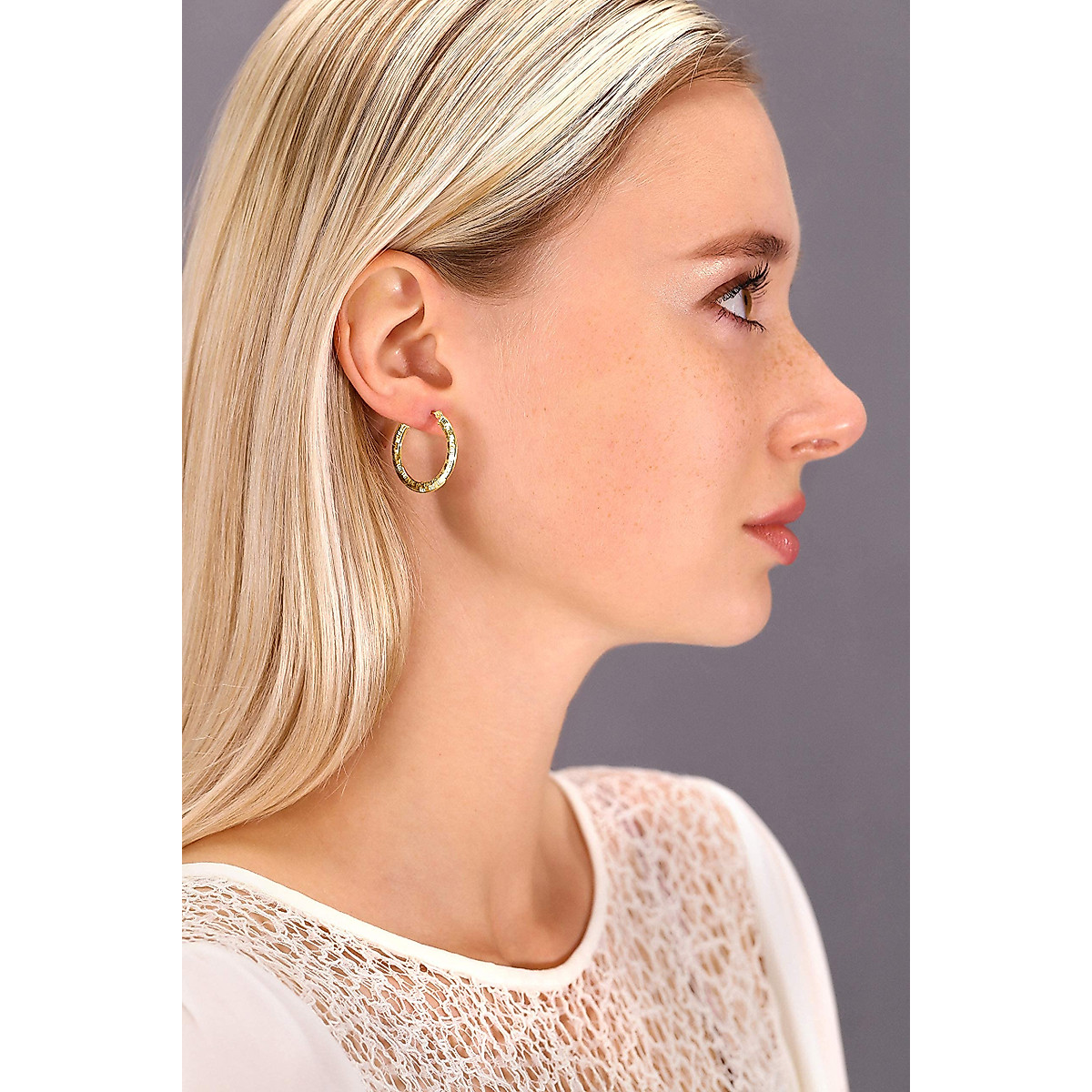 14k Yellow Gold Diamond-cut Round Flat Hoop Earrings (25mm (1 inch))…