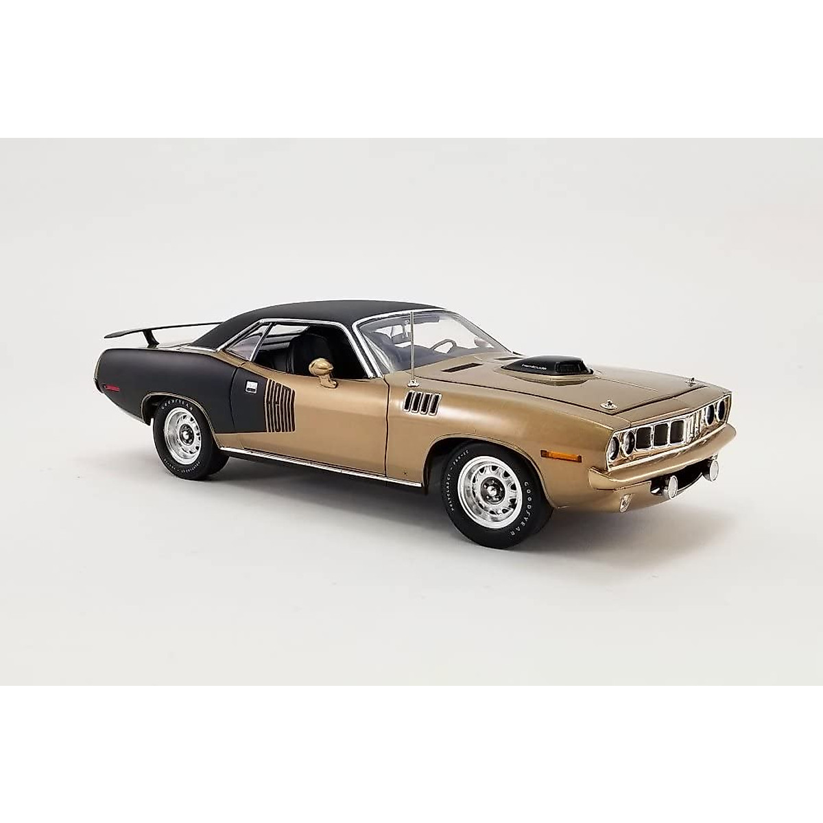 ModelToyCars 1971 Plymouth Hemi Barracuda w/Vinyl Top, Gold Leaf - Acme A1806126VT - 1/18 Scale Diecast Car