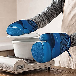 Moraine Lake in A Starry Winter Night Printed Silicone Anti-Scald Gloves, Oven Mitts, Used for Cooking, Grilling, Kitchen Oven Gloves.