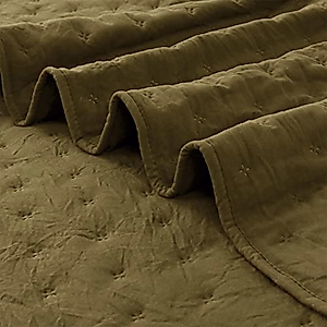 Green King Size Quilt Bedding Sets with Pillow Shams, Olive Lightweight Soft Bedspread Coverlet, Sage Quilted Blanket Thin Comforter Bed Cover, All Season Summer Spring, 3 Pieces, 104x90 inches