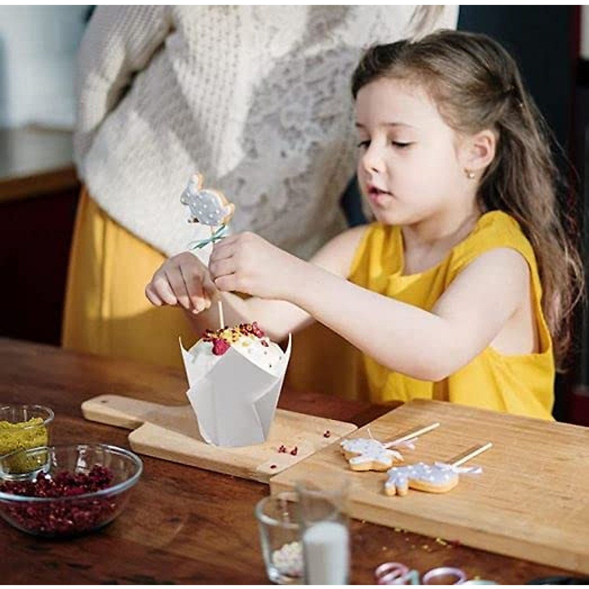 Leqi Baking Cups 100 Count Natural Cupcake Muffin Paper Liners Grease-Proof Wrappers for Wedding Birthday Christmas Party Baby Shower Anniversaries All Festivals (White)