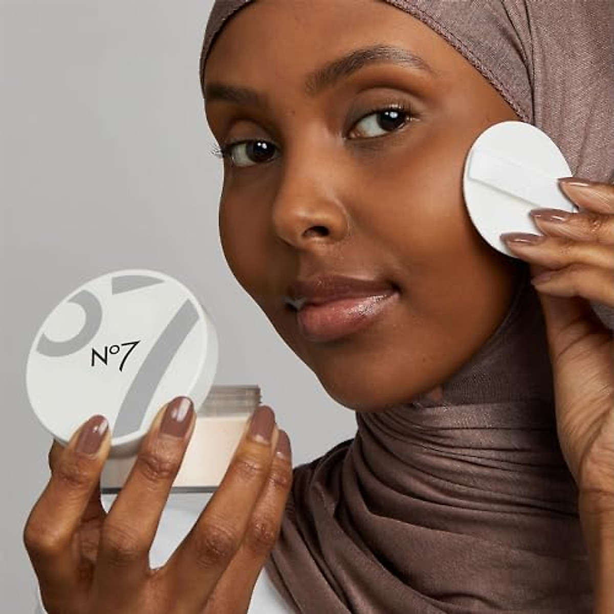 No7 Flawless Finish Loose Powder - Translucent - Loose Finishing Powder - Makeup Setting Powder with Matte Finish for All Skin Tones - All Skin Types Including Oily Skin