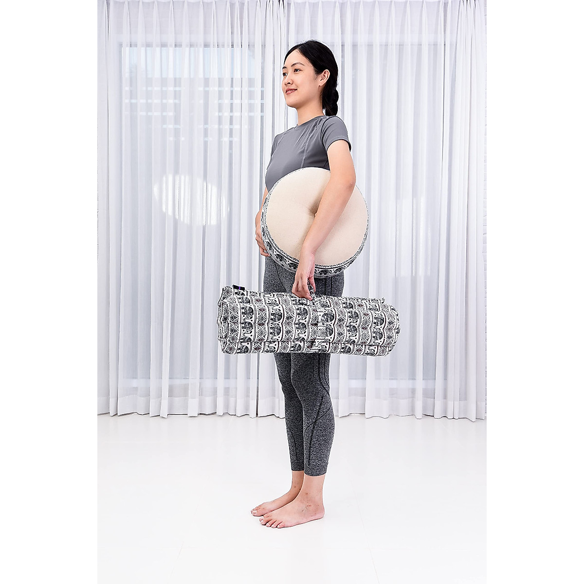Leewadee Meditation Cushion Set – 1 Small Zafu Yoga Pillow and 1 Small Roll-Up Zabuton Mat Filled with Kapok, Black White