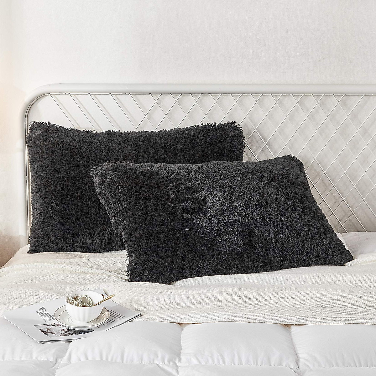 Uhamho Set of 2 Faux Fur Throw Pillow Covers Soft Velvet Decorative Pillowcases Zipper Closure (Black, 20"x26")