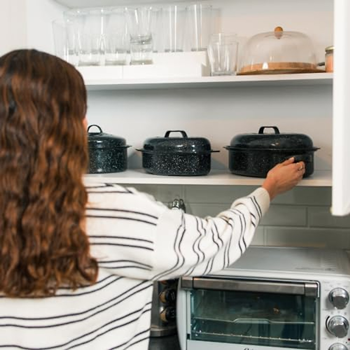 Granite Ware Roasting Set Covered 13 in and 15 in Oval roaster and 3 lb round roaster. Enameled Steel design to accomodate up to 7 lb and 10 lb poultry/roast. Resists up to 932°F.