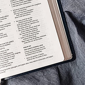 NKJV, Value Thinline Bible, Large Print, Turquoise Leathersoft, Red Letter, Comfort Print: Holy Bible, New King James Version