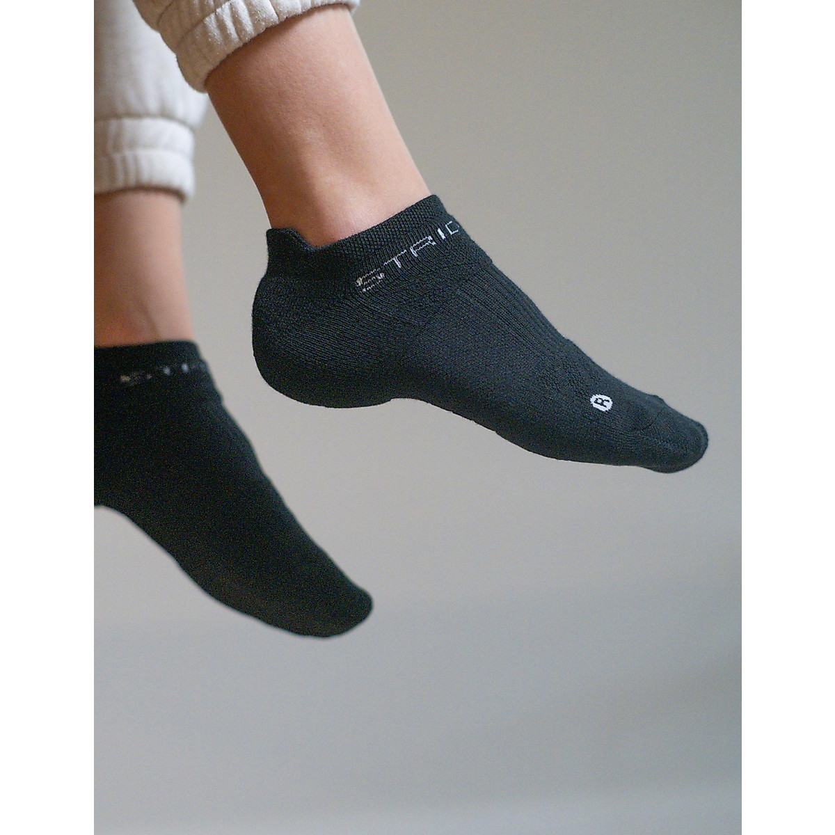 Strideline Basic Low Cut Socks | Quad-Ply Yarn Padding, Direct Compression and Zoned Cushioning, 1 Pack (Black, Medium-Large)