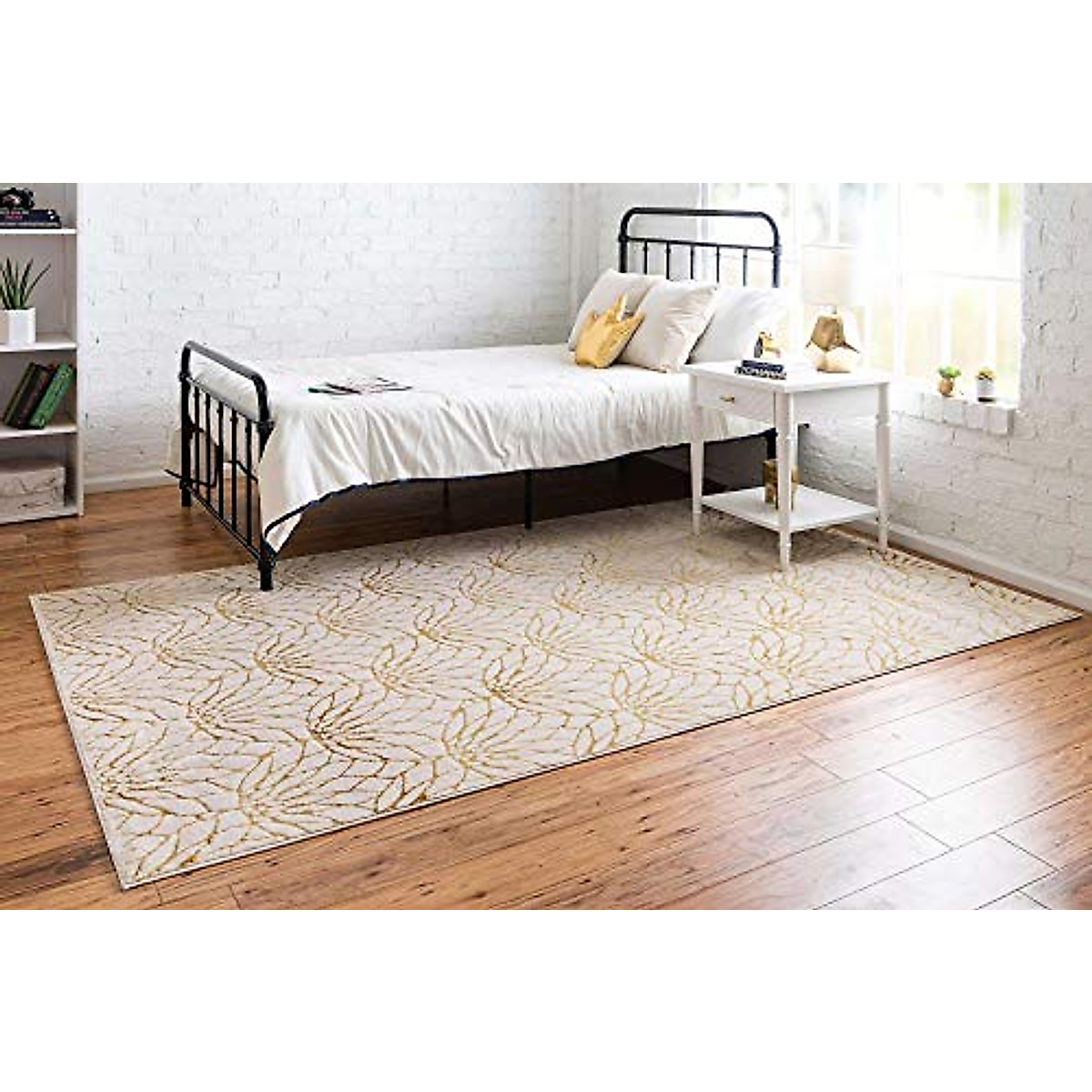 Unique Loom Glam Collection Geometric, Floral, Metallics, Modern, Chic Area Rug, 8 ft x 10 ft, White/Gold