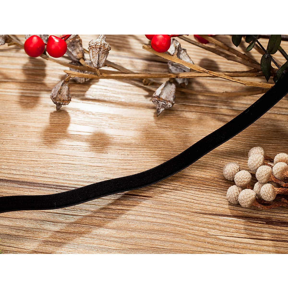 AnalysisyLove Classic Black Velvet Choker Necklace for Women, Valentines Day Birthday Gifts, Halloween Cosplay Jewelry