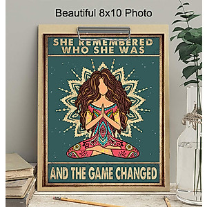 She Remembered Who She Was And The Game Changed - Bohemian Boho Wall Decor - New Age Zen Meditation Decor - Inspirational Wall Art - Inspiring Quotes -Uplifting Spiritual Motivational Gifts for Women