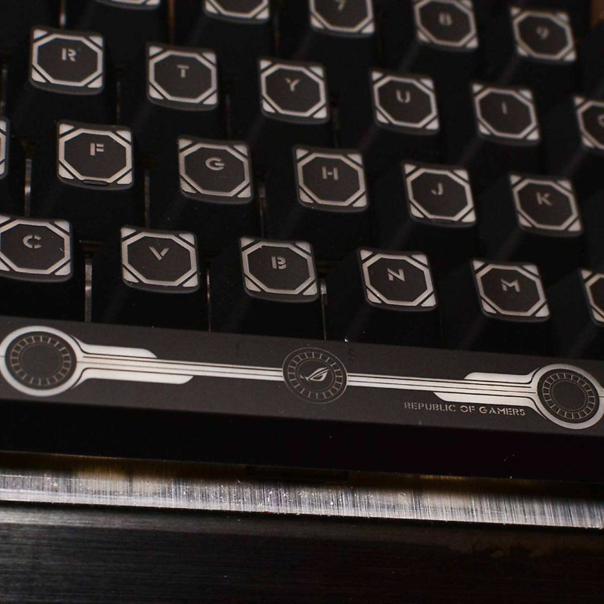 104 Keycaps RO G Style Backlit Keycap Switch for Corsair K65 K68 K70 RGB LUX K95 Platinum RGB Strafe Mechanical Keyboards Gaming