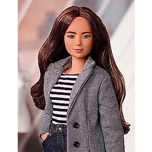 Barbie Signature @BarbieStyle Fully Poseable Fashion Doll (11.5-in Brunette, Curvy) with 2 Tops, Skirt, Pants, Coat, Jacket, 2 Pairs of Shoes & Accessories, Gift for Collector