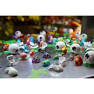 Smashers Sludge Bus Fold-Out Playset with 2 Exclusive Smashers Series 2 Gross by ZURU