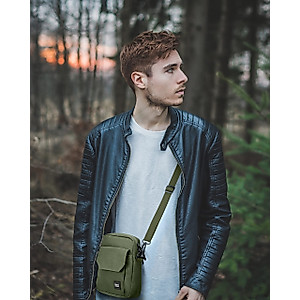 PAUBACK Green Man's Small Crossbody Handbag, Travel Passport Wallet for Men, Lightweight Nylon Hiking Bag, Unisex Handbag for Outdoor Enthusiasts